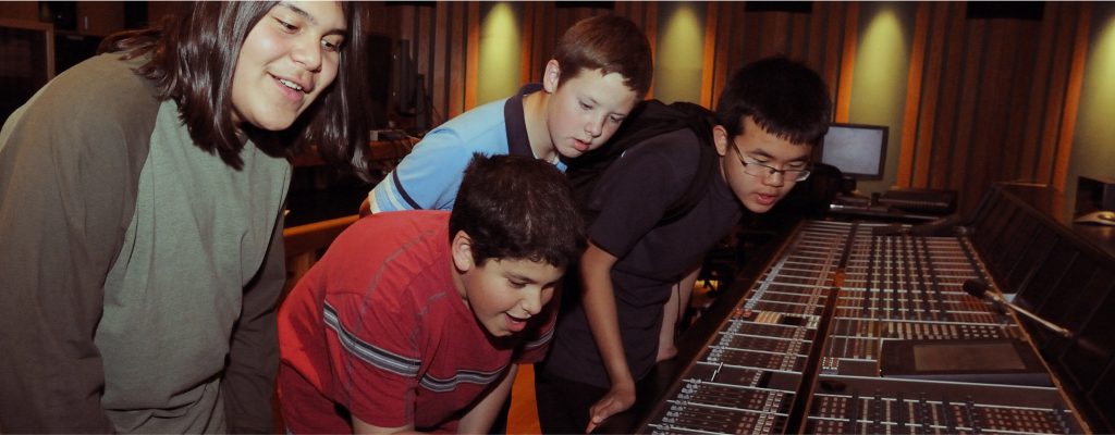 Educational Programs - Youth Programs in LA - Universal Youth Programs